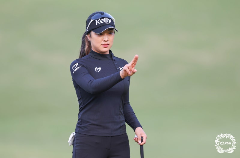 윤이나, 또 구설 오를 뻔…KLPGA투어 넥센·세인트나인 마스터즈 2R에서 연습스윙인지 스트로크인지 모를 행동 했다가 스트로크로 판정…최은우, 대회 2연패·통산 2승째[동영상]