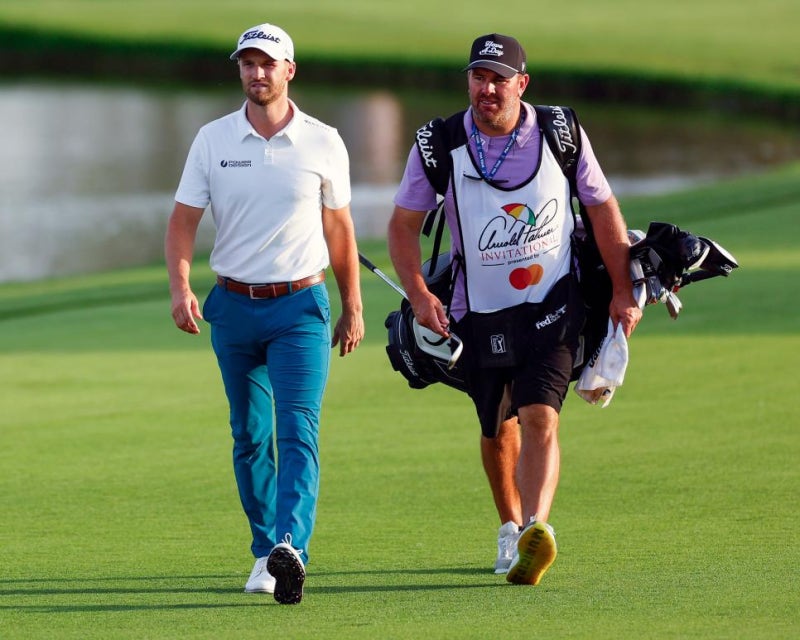 정지한 볼이 움직였는가, 움직이지 않았는가?…US오픈 챔피언 클라크, 미국PGA투어 아놀드 파머 인비테이셔널 3R 때 러프샷 ‘논란’ 야기…위원회에서는 ‘노 페널티’ 판정[동영상]