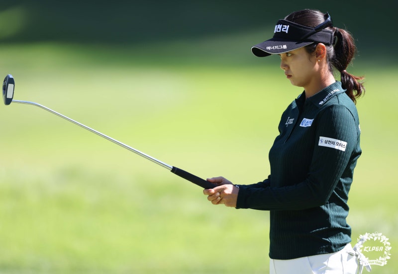 윤이나, 또 실격?…KLPGA투어 하이트진로 챔피언십 2R에서 일몰로 인한 플레이 중단 신호 받고도 다른 홀 플레이…선두권 박도영·황유민·박현경 등도 실격 위기[동영상]