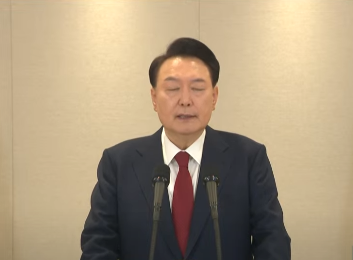 댓글 홍준일 주간정보 내란수괴 윤석열 계엄선포는 통치행위 사법심사 대상 안 돼”전문