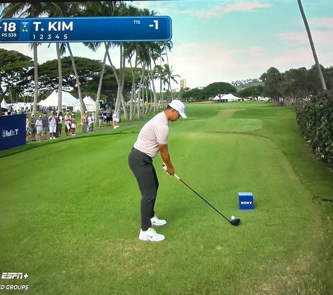 ‘저러다가 클럽이 티마커를 치는 것 아니야?’…김주형, 미국PGA투어 소니오픈에서 극단적 위치에 티업해 눈길…2R에서 선두와 3타차 공동 11위로 올라…안병훈·김시우·이경훈 탈락