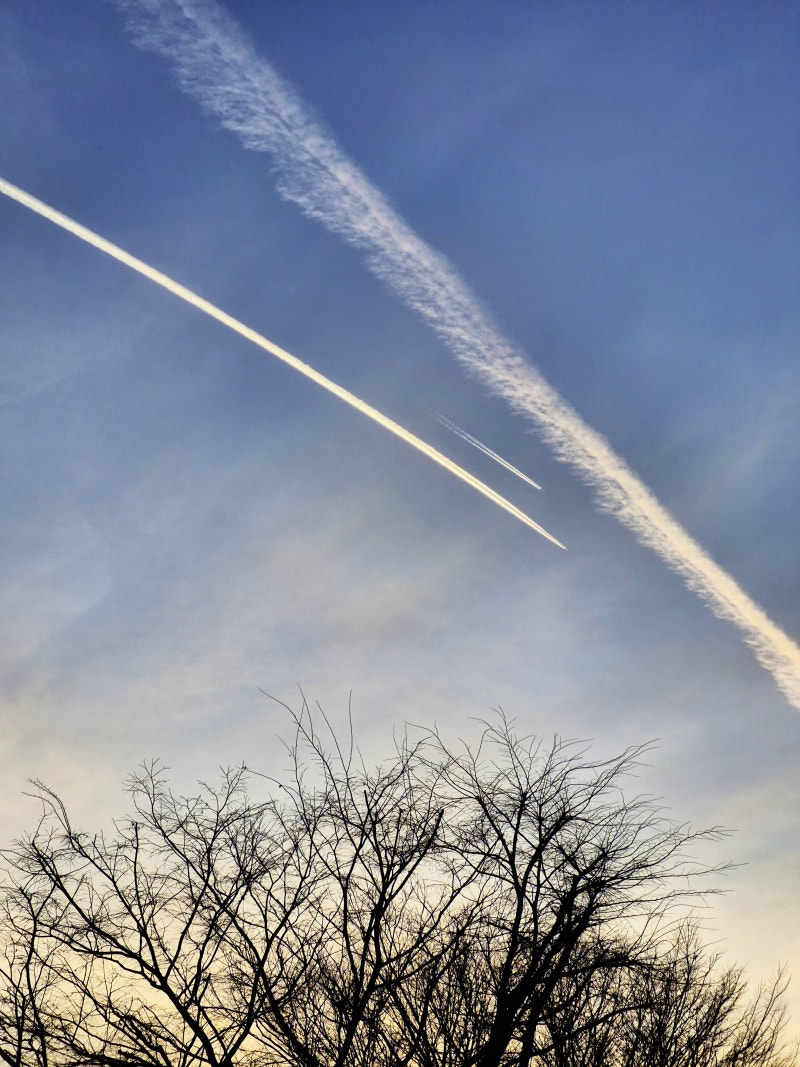 [149] 지나간 흔적들 20250118 서울 서초, 하늘사진, 비행운